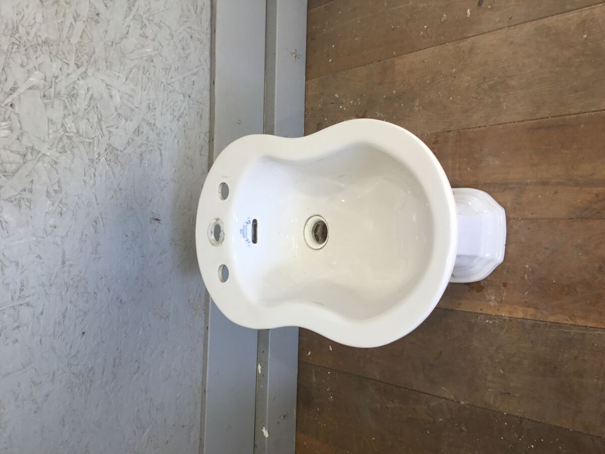 Ceramic Kidney Shaped Bidet - Authentic Reclamation