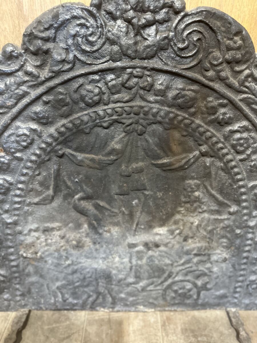 Stunning Round Cast Iron Fireback - Authentic Reclamation