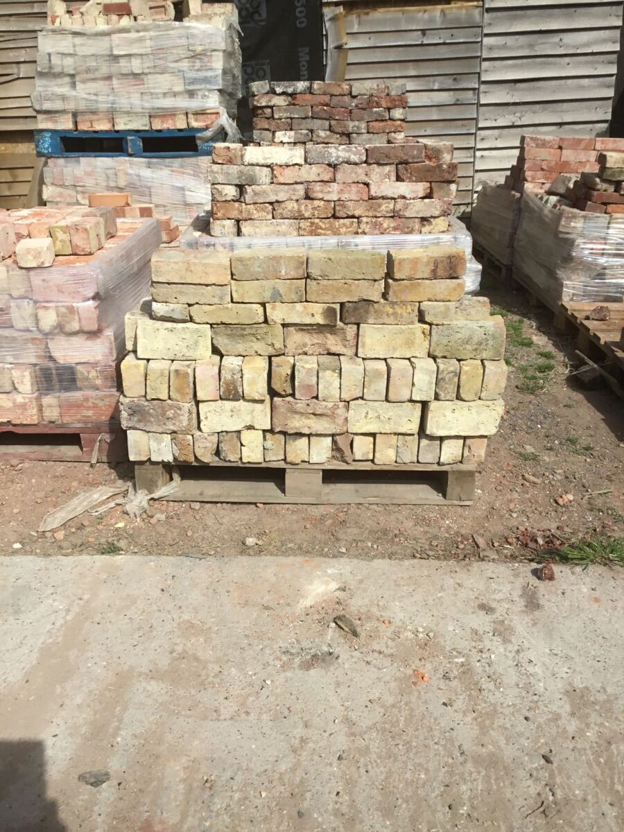 BATCH OF MIXED YELLOW STOCK GAUNT BRICKS - Authentic Reclamation