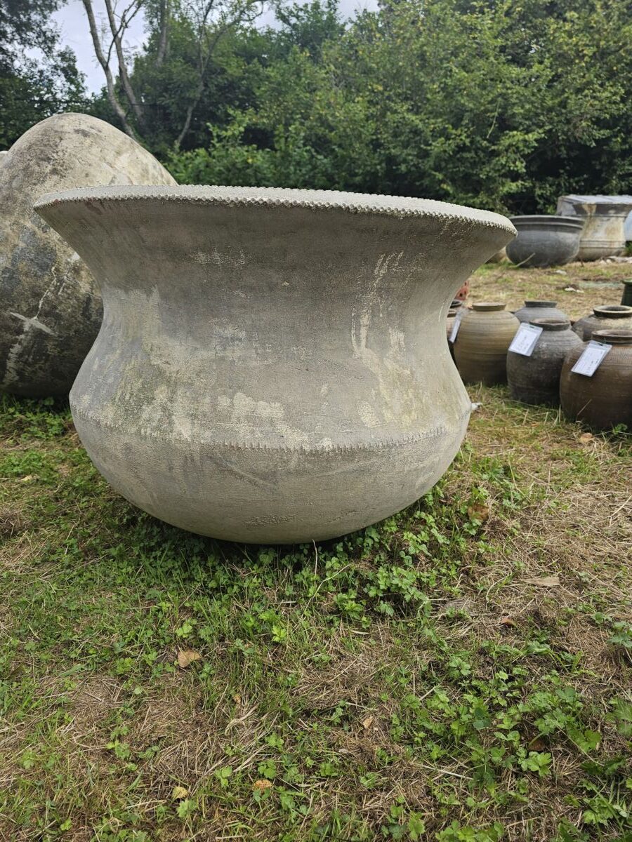 ROUND CLAY POT WITH WIDE LIP - Authentic Reclamation