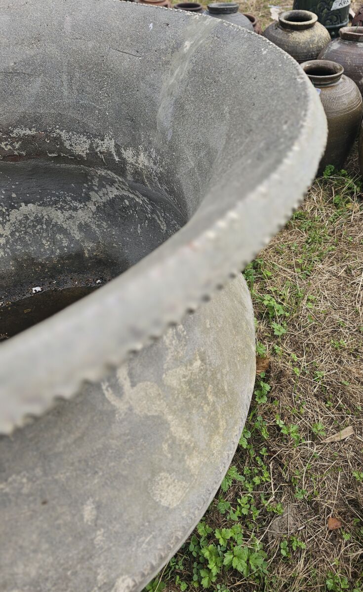ROUND CLAY POT WITH WIDE LIP - Authentic Reclamation