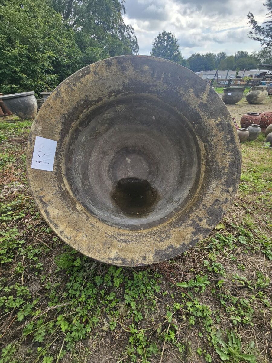 ROUND CLAY POT WITH FLARED RIM - Authentic Reclamation